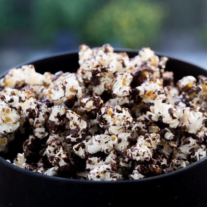 Hjemmelavet popcorn med chokolade - Den nemmeste og bedst opskrift!